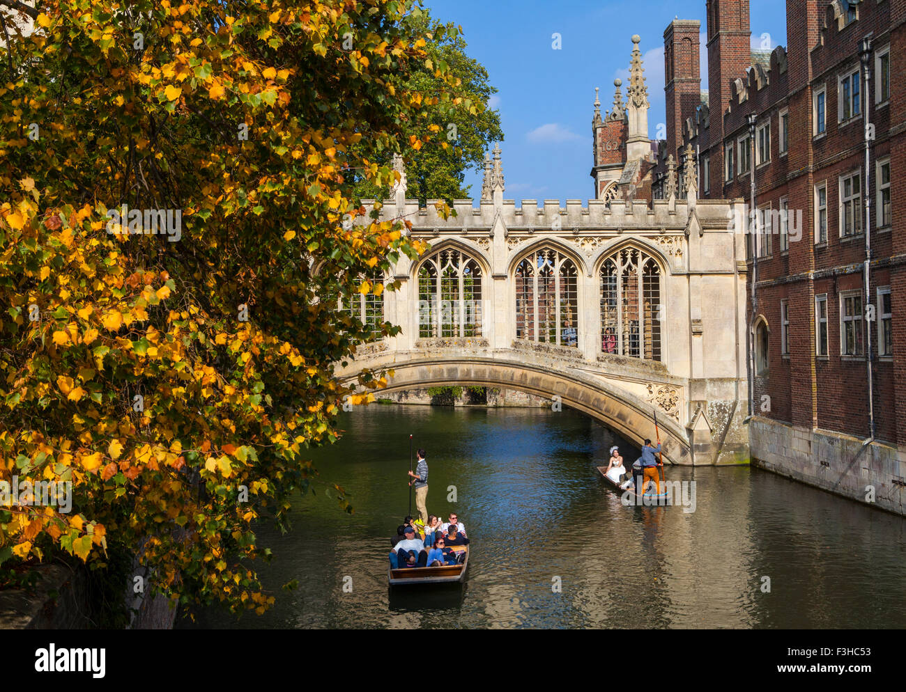 CAMBRIDGE, UK - OCTOBER 4TH 2015: A view of the beautiful Bridge of ...