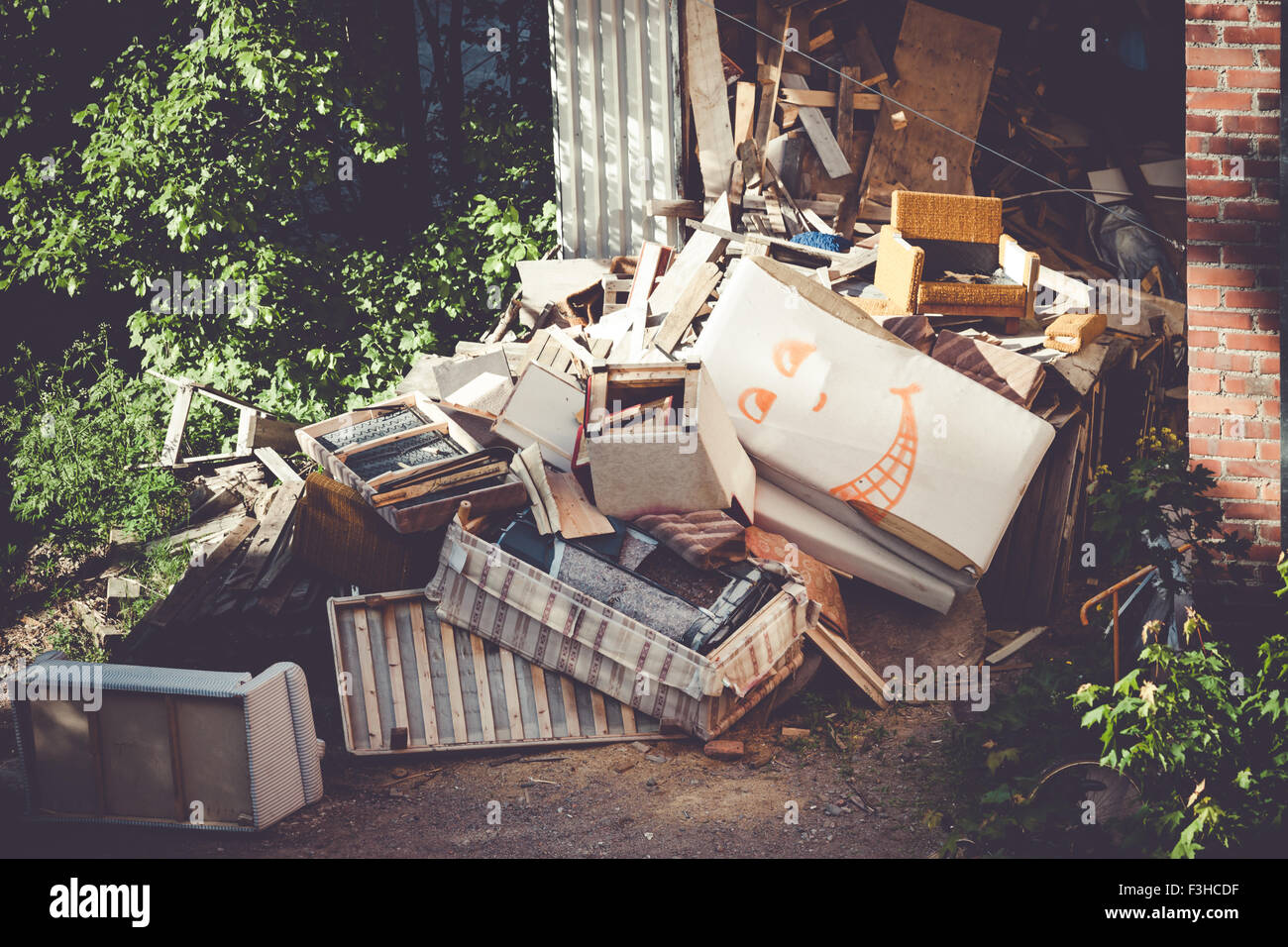 Trash funny hi-res stock photography and images - Alamy