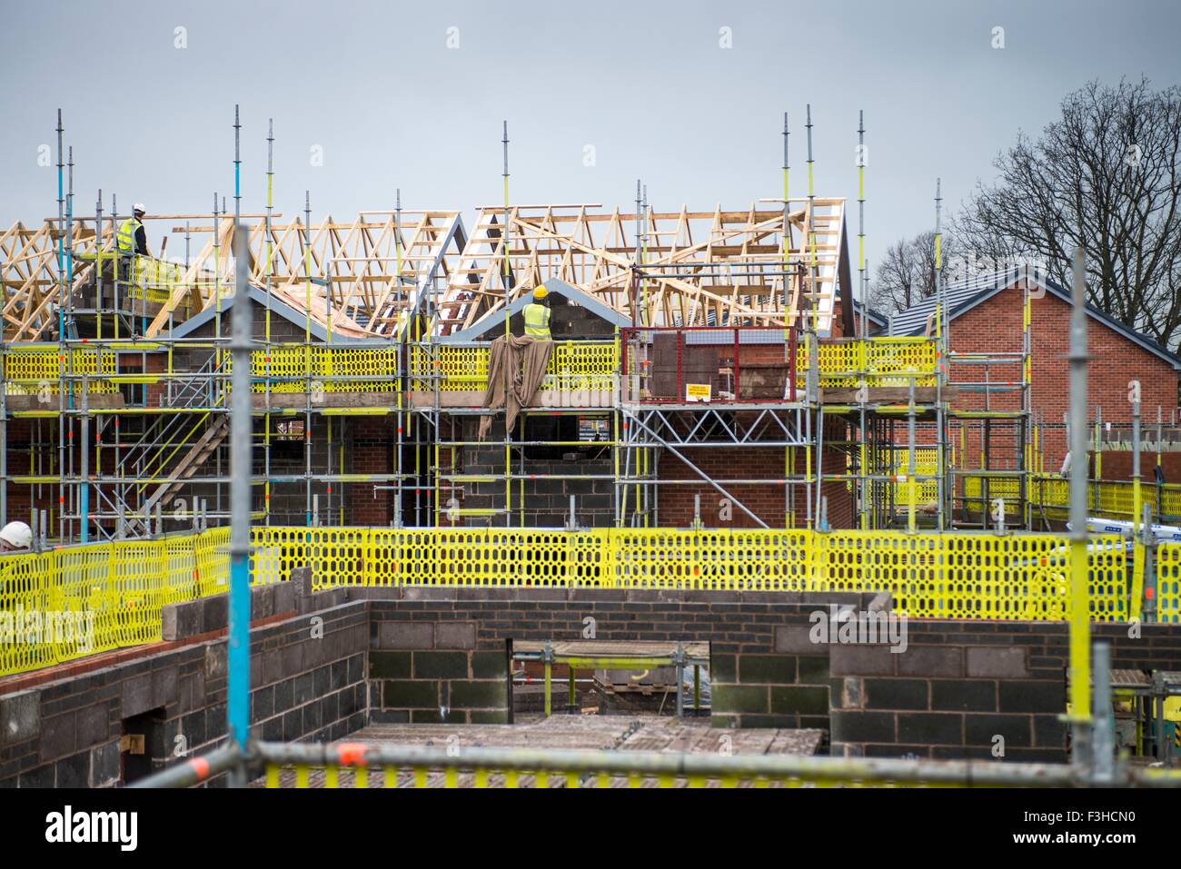 Scaffolding on building of construction site Stock Photo - Alamy