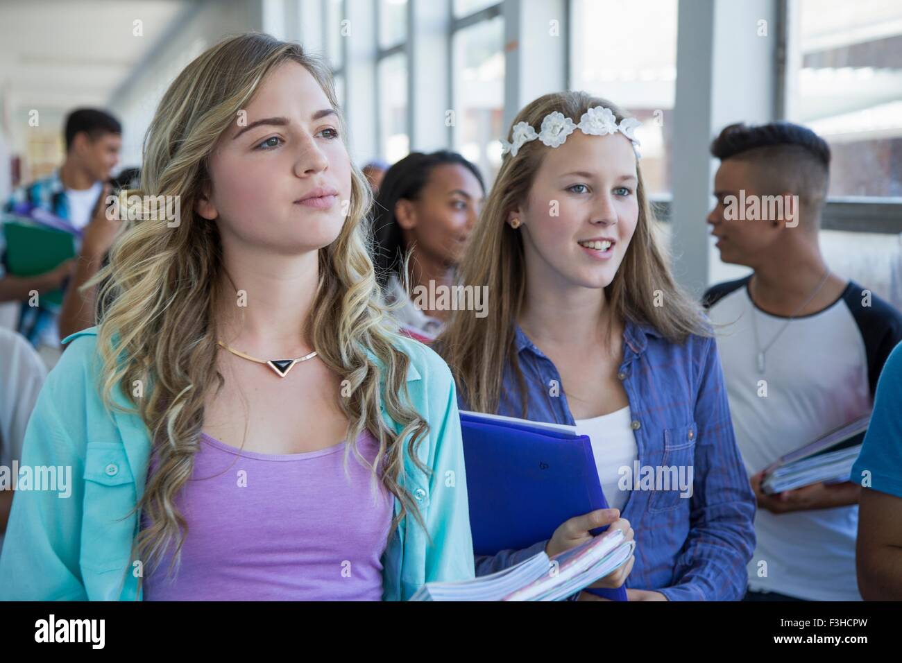Walking head down hi-res stock photography and images - Alamy