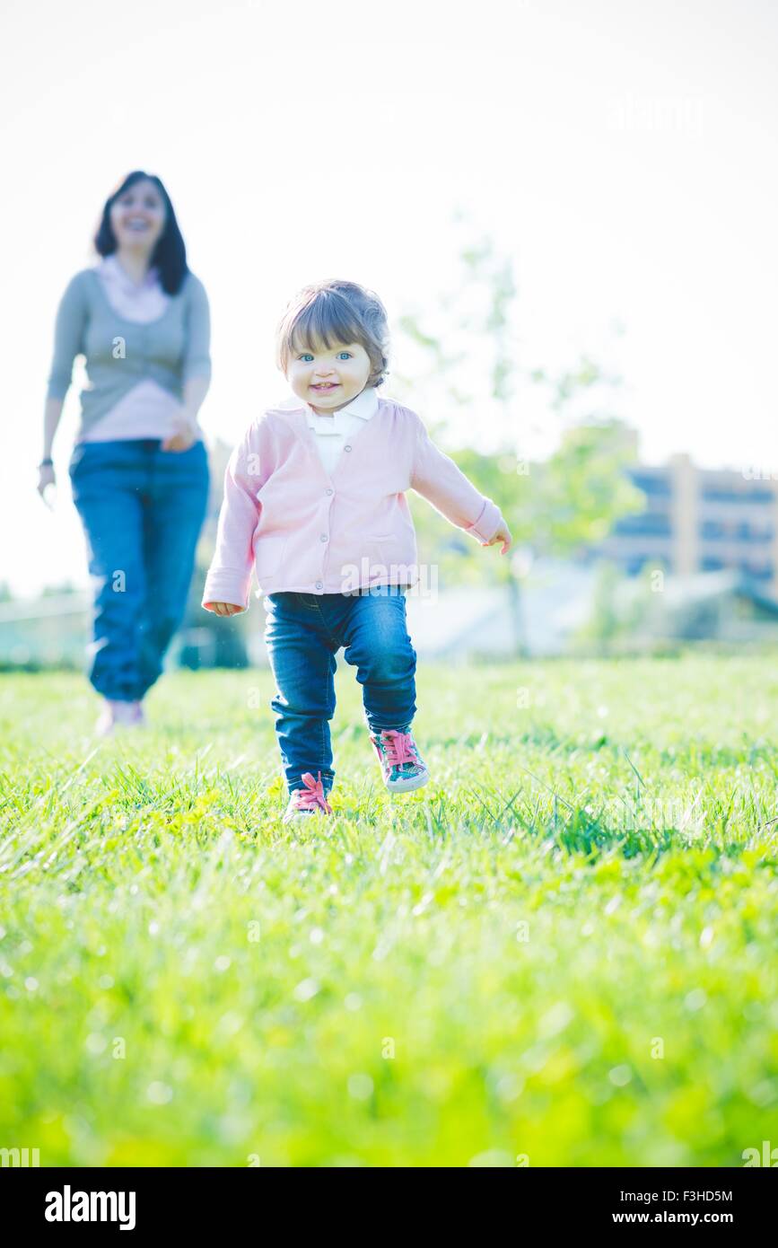 Playing n the park hi-res stock photography and images - Alamy