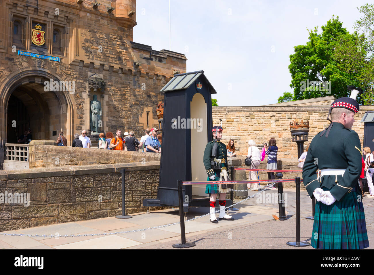 EDINBURGH, SCOTLAND - JUNE 11, 2015: Drawbridge of the castle in ...