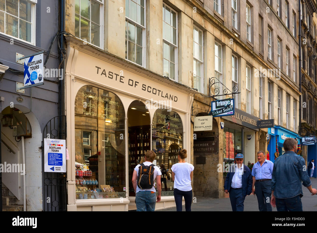 Edinburgh medieval old town hi-res stock photography and images - Alamy