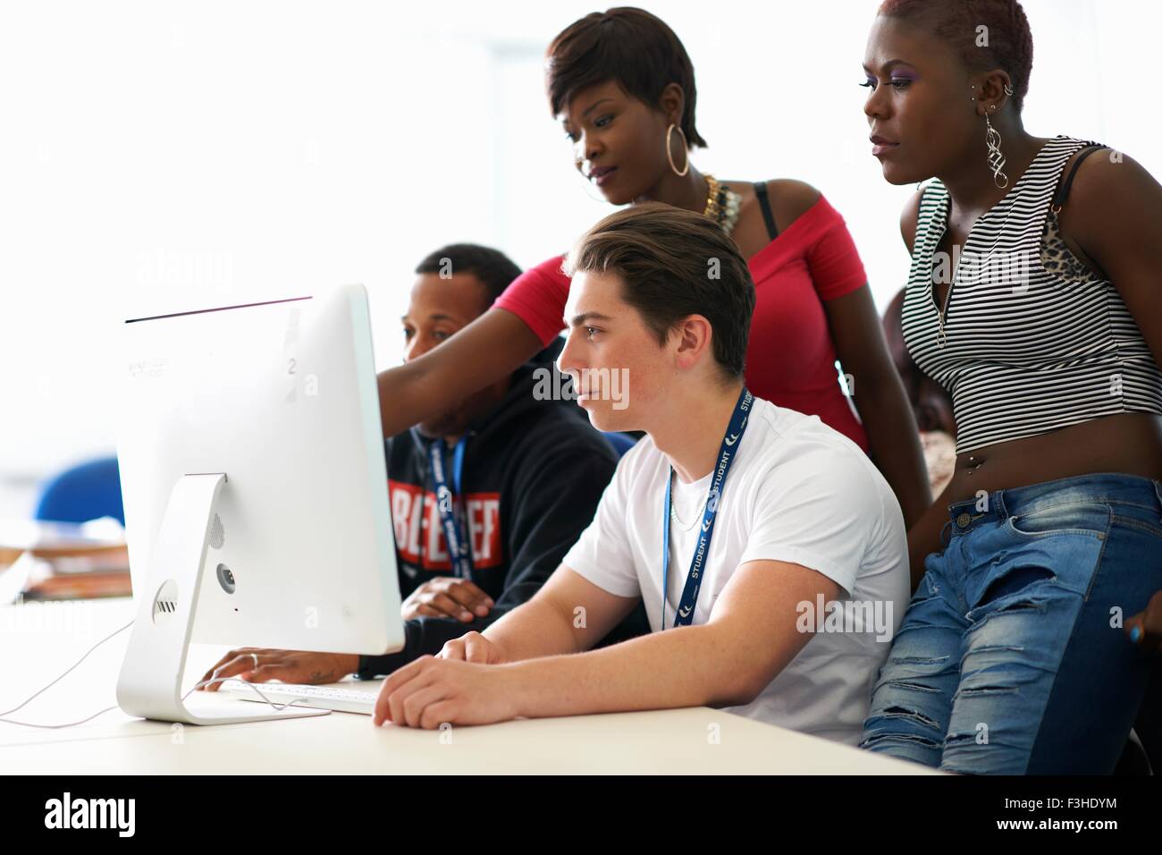 African students on computer hi-res stock photography and images - Alamy