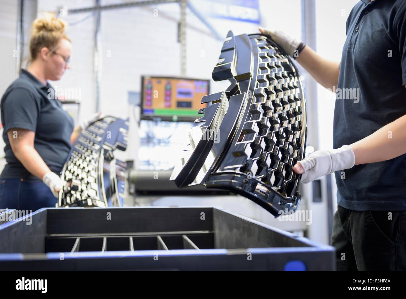 Woman spray paint hi-res stock photography and images - Alamy