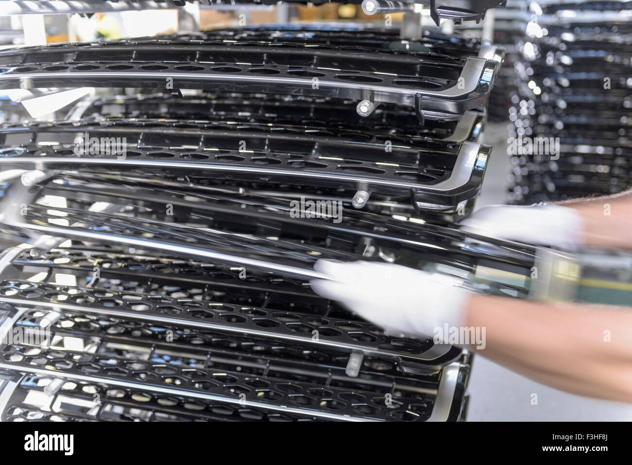 Woman spray paint hi-res stock photography and images - Alamy