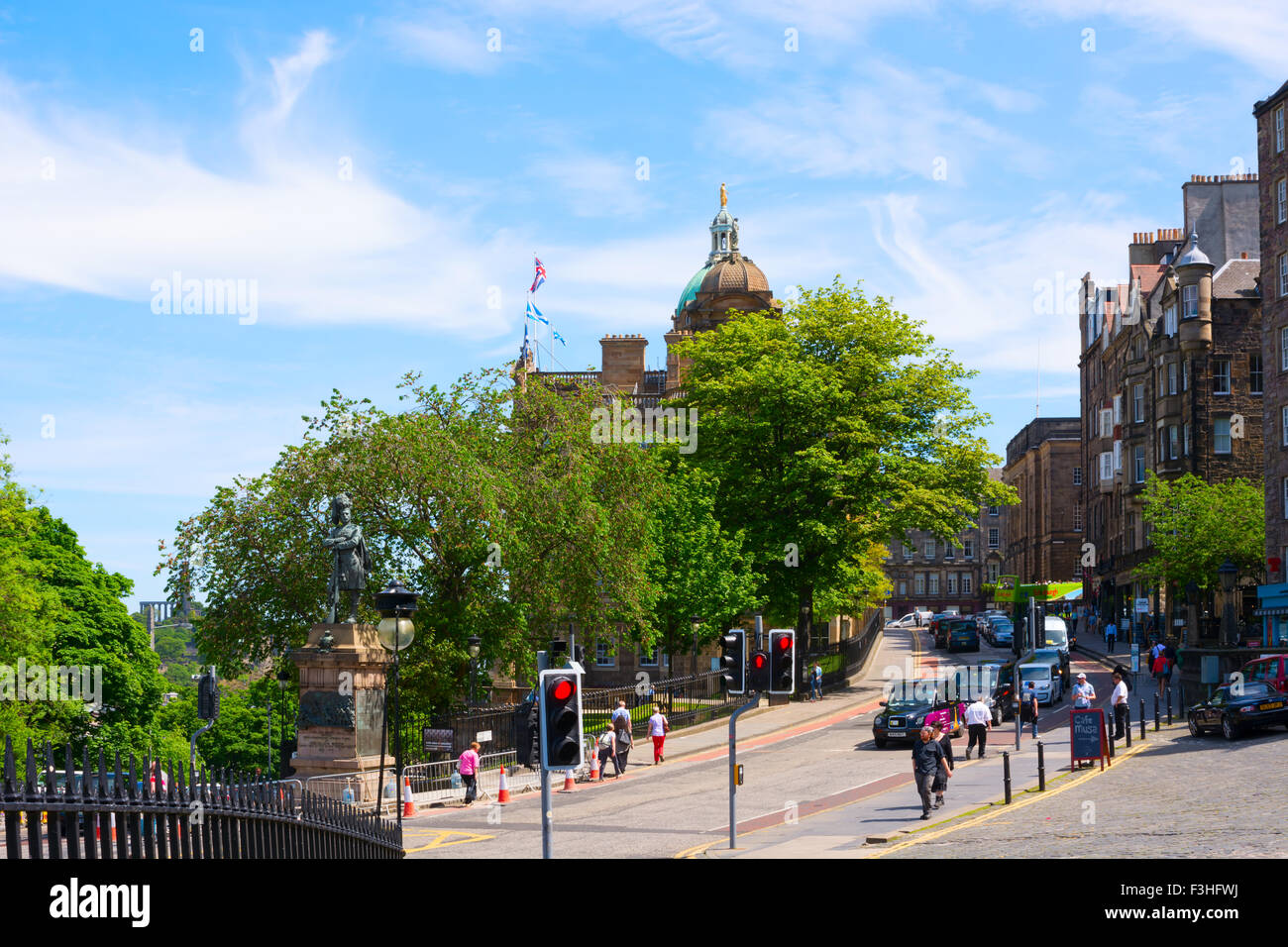 Edinburgh street cars building hi-res stock photography and images - Alamy