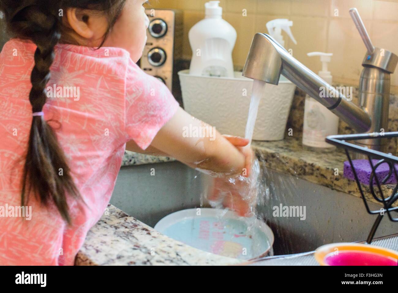 Washing hands children hi-res stock photography and images - Alamy