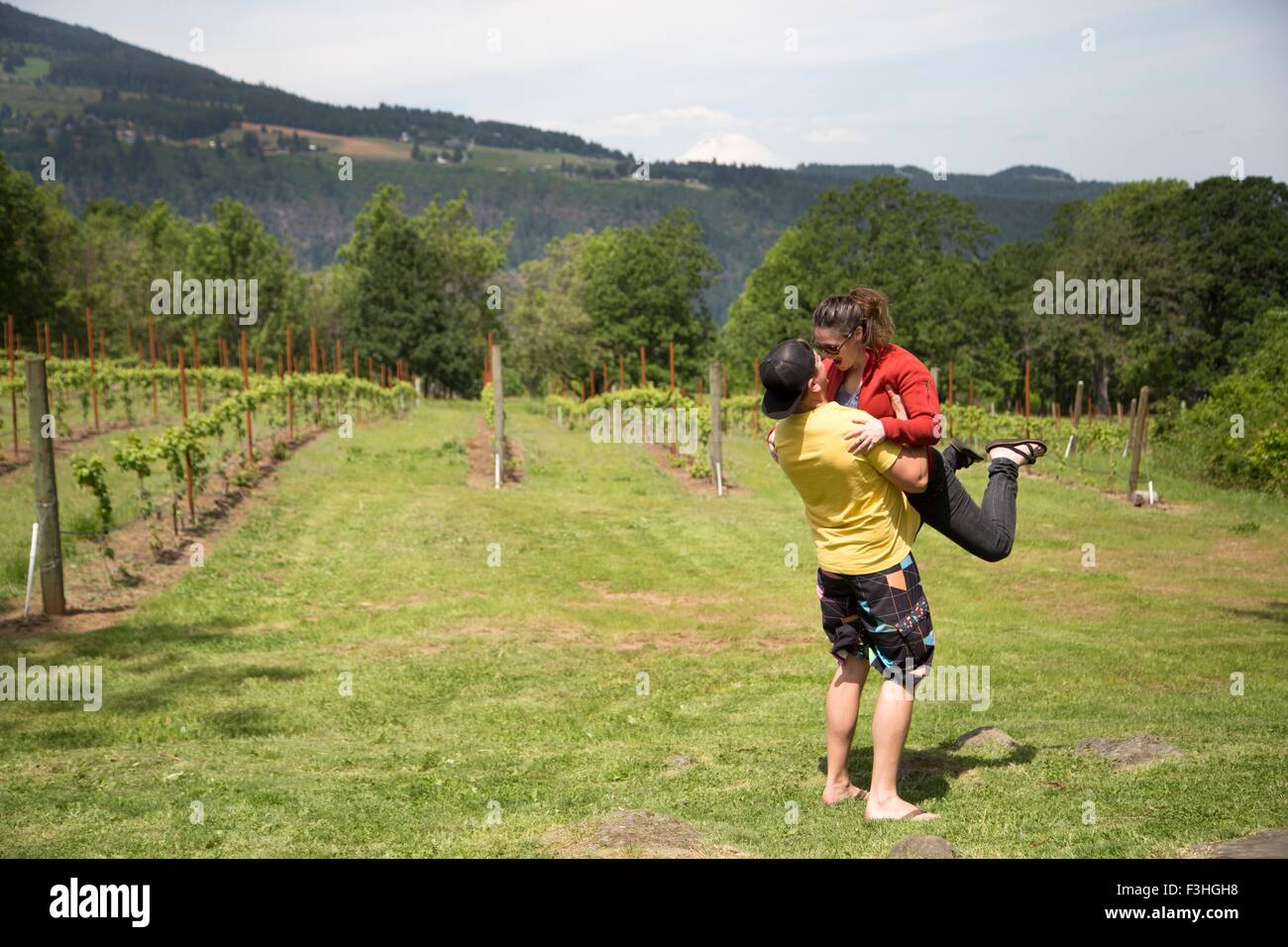 Man lifting woman hi-res stock photography and images - Alamy