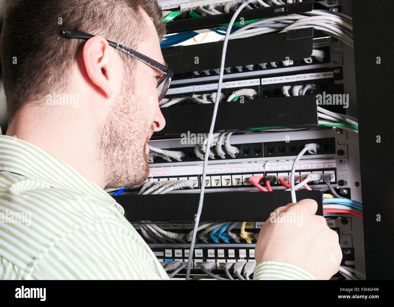 System engineer looking server hi-res stock photography and images - Alamy