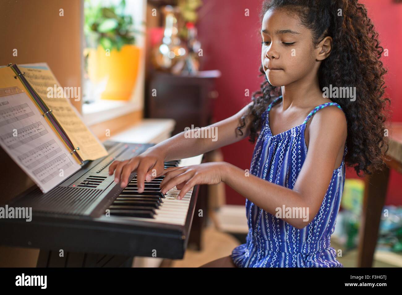 Playing keyboard hi-res stock photography and images - Alamy