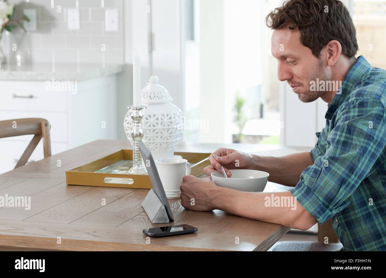 Man eating breakfast hi-res stock photography and images - Alamy