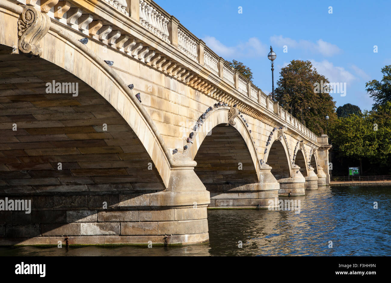 The Serpentine Bridge spanning over the Serpentine Lake in Hyde Park ...