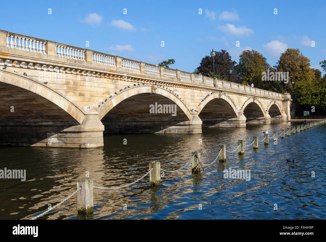 The Serpentine Bridge spanning over the Serpentine Lake in Hyde Park ...