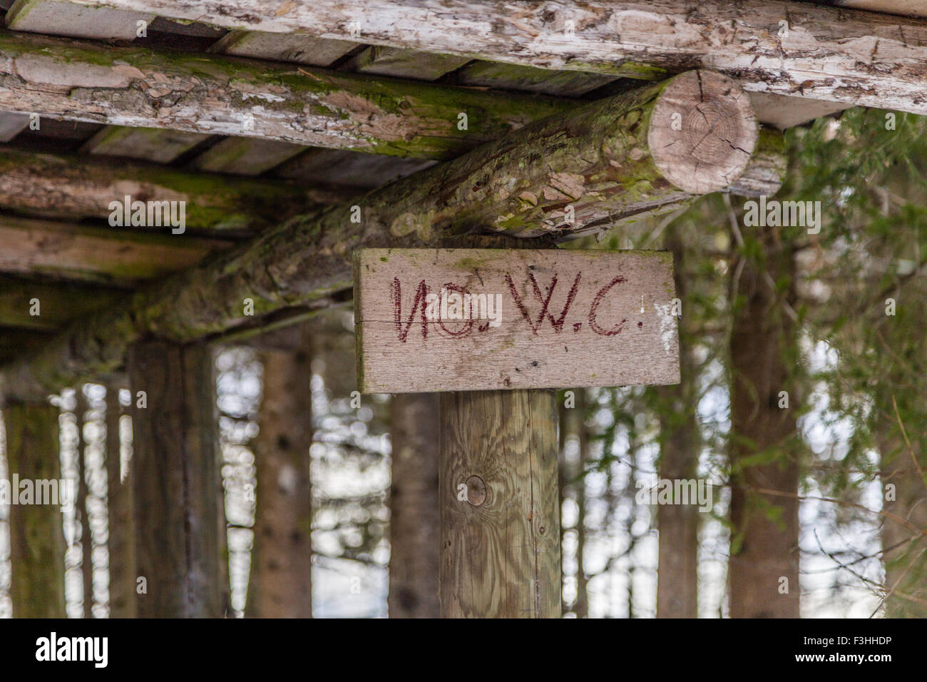NO WC wrong written sign on grunge hut Stock Photo - Alamy