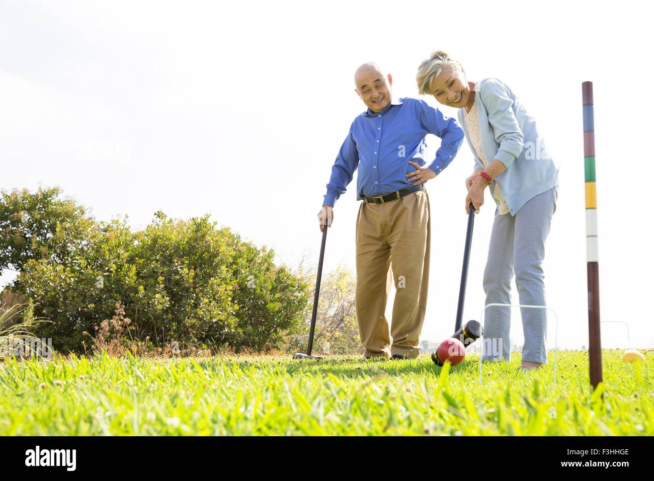 Seniors playing croquet hi-res stock photography and images - Alamy
