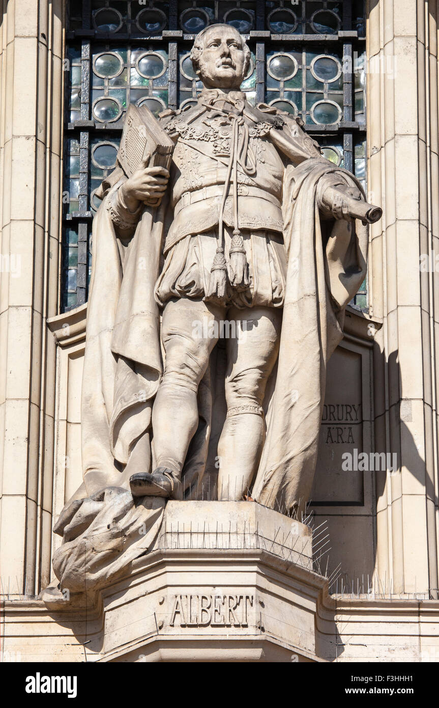 A sculpture of Prince Albert on the facade of the Victoria and Albert ...