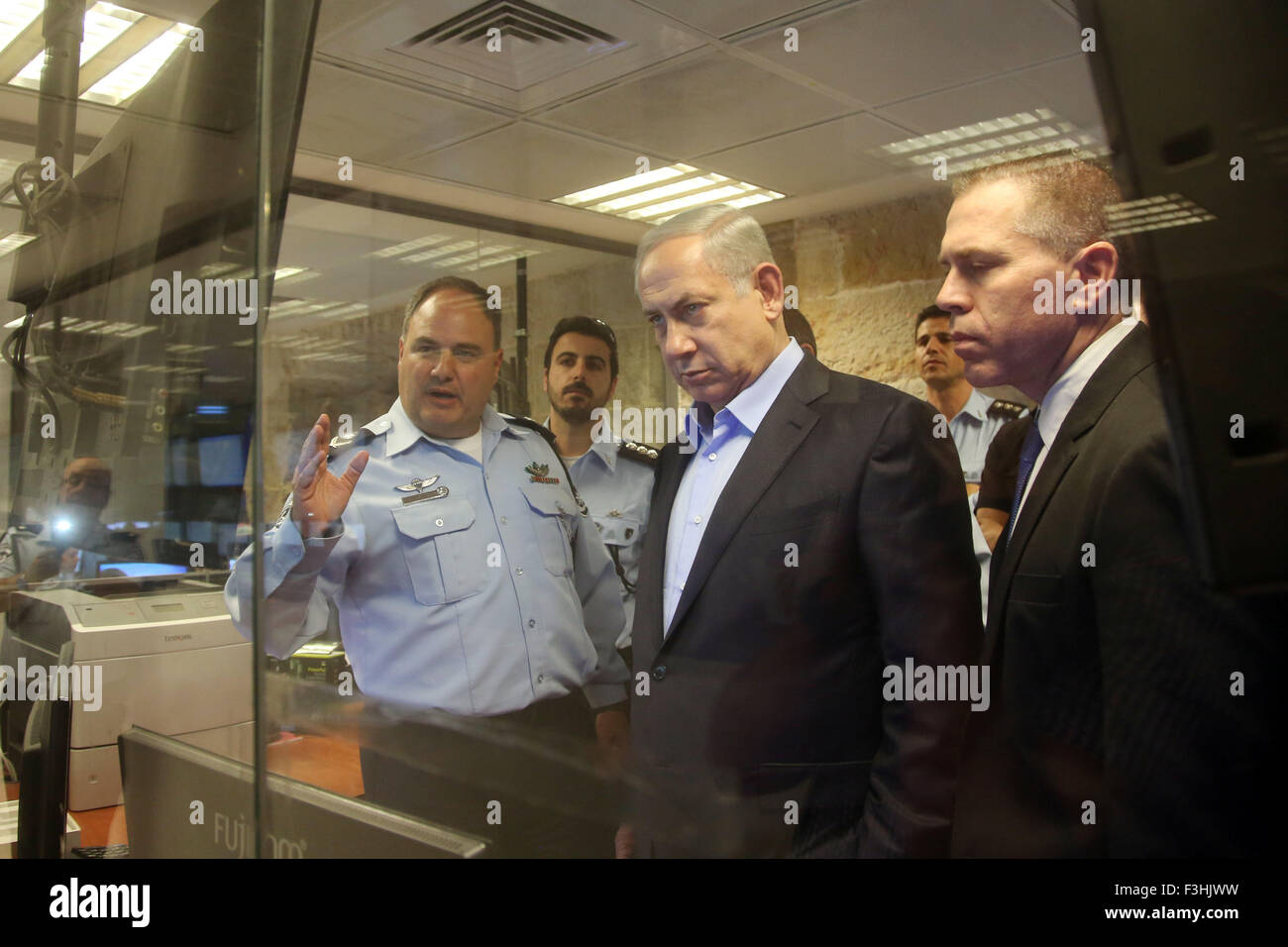Jerusalem. 7th Oct, 2015. Israeli Prime Minister Benjamin Netanyahu (C ...
