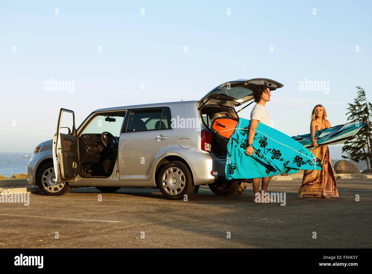 Surfboards car hi-res stock photography and images - Alamy