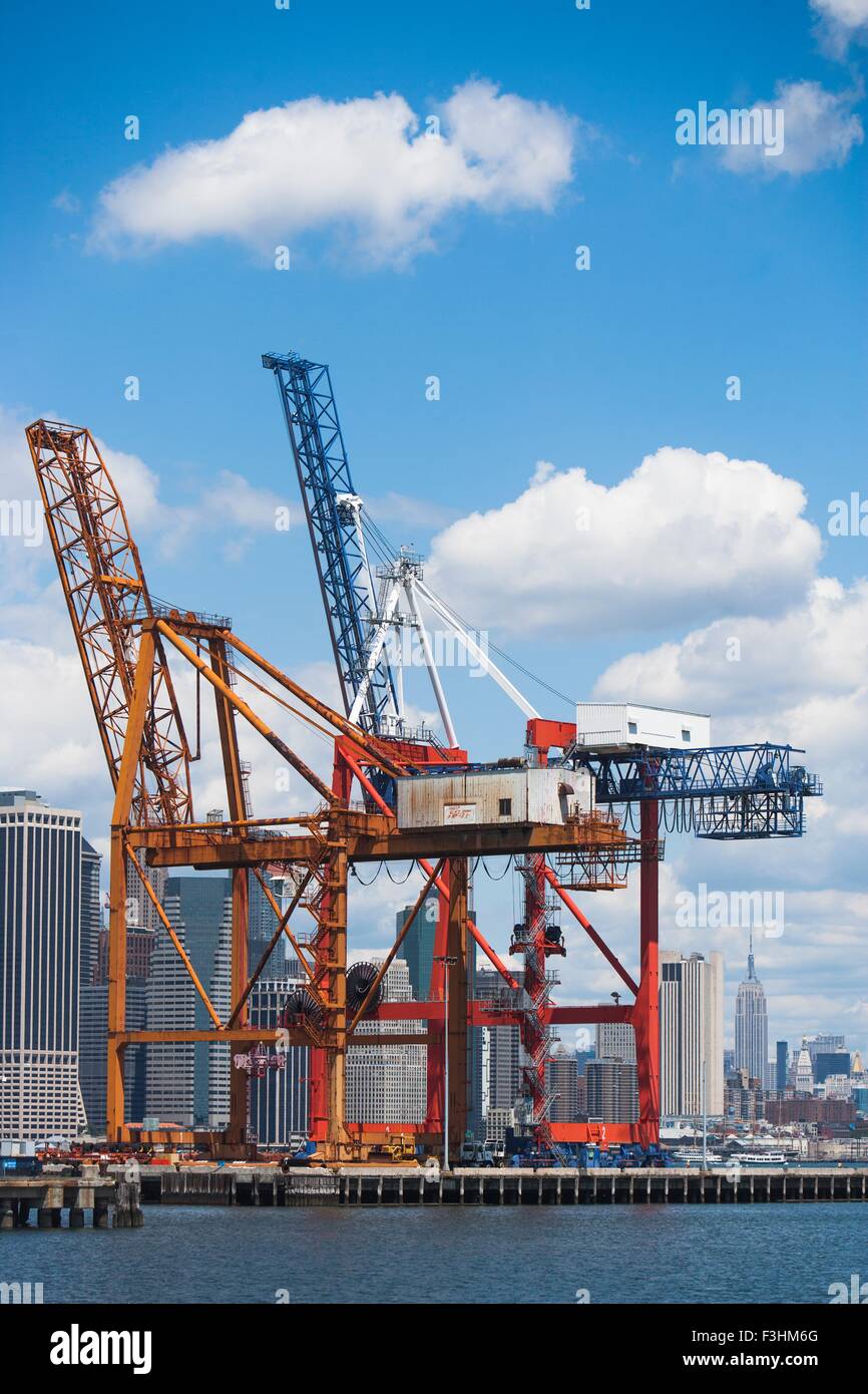 Harbor loading cranes hi-res stock photography and images - Alamy