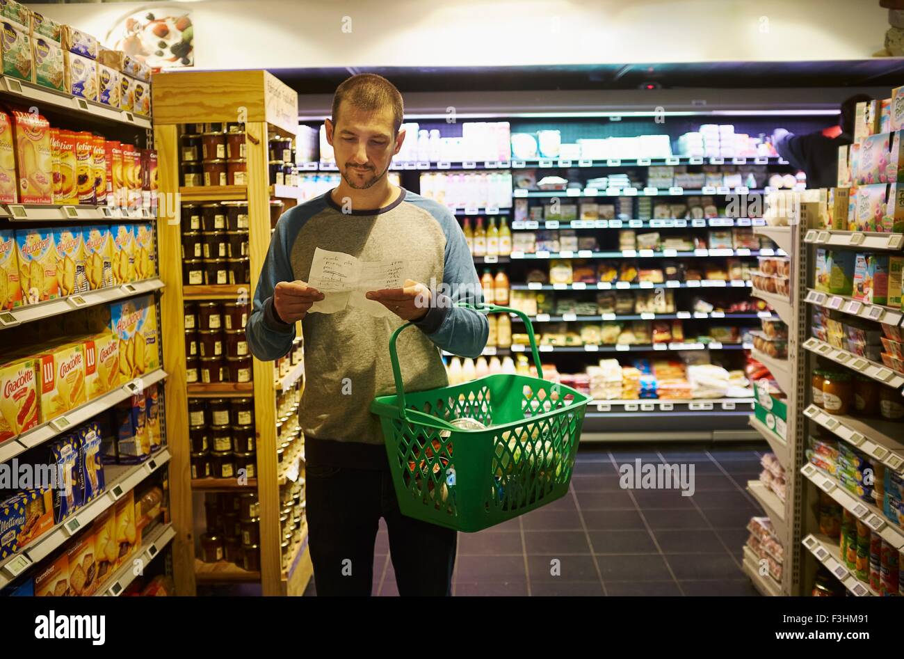 Man shopping in supermarket Stock Photo - Alamy