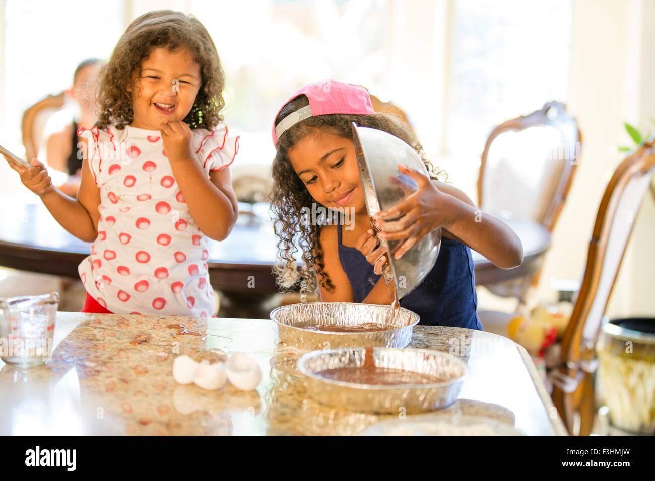 Mixing bowl cake hi-res stock photography and images - Alamy