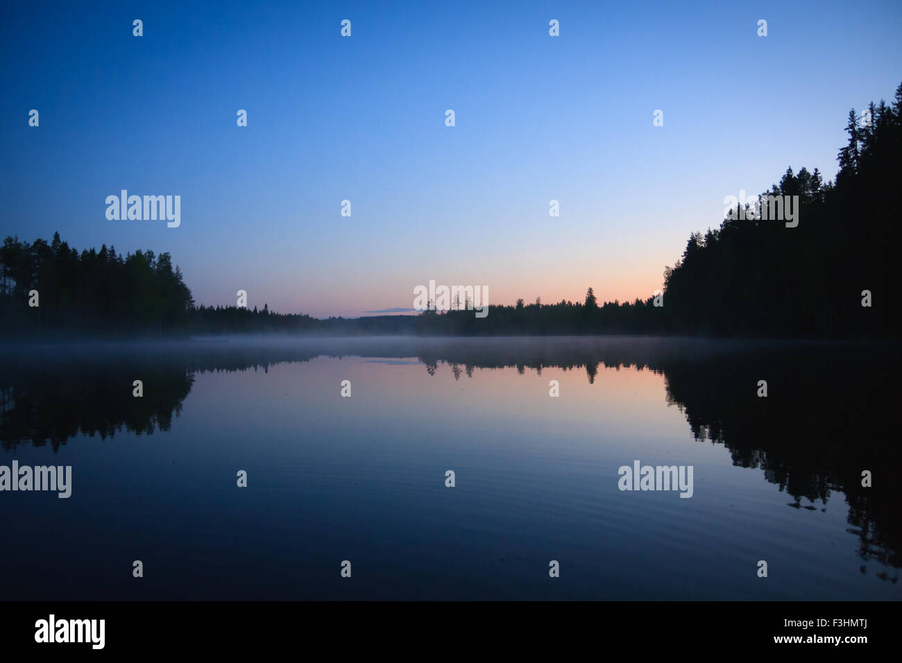 Calm waterscape hi-res stock photography and images - Alamy