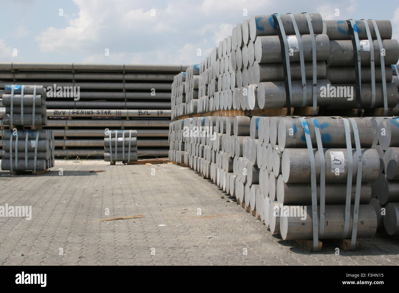 ingots of recycled aluminum Stock Photo - Alamy