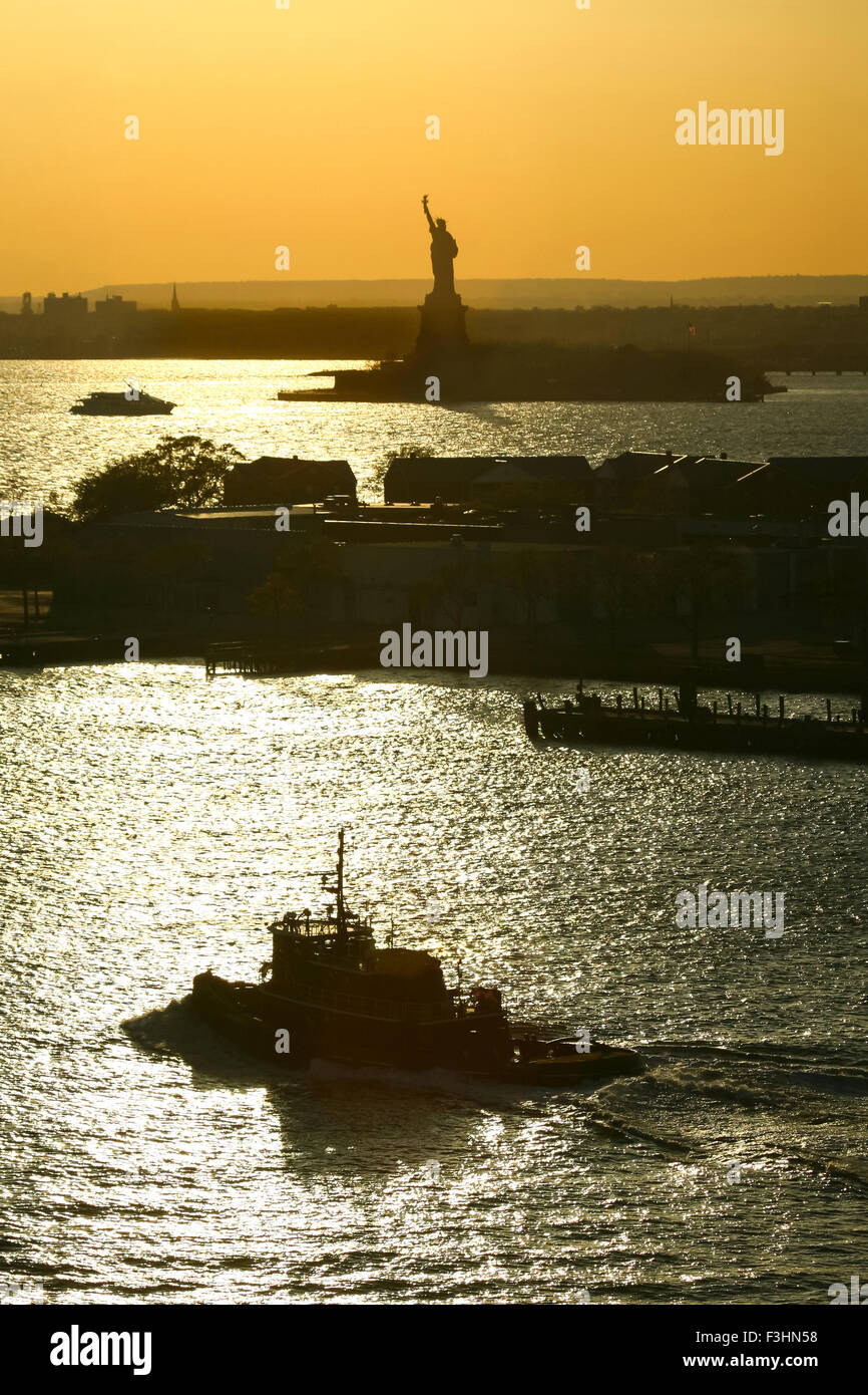 Boats sailing at Buttermilk Channel with Statue of Liberty in the ...