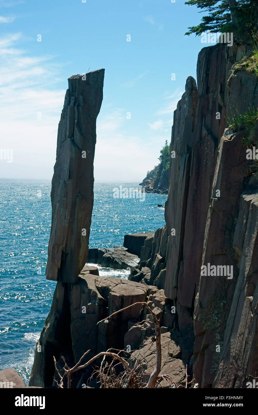 Balancing rock canada hi-res stock photography and images - Alamy