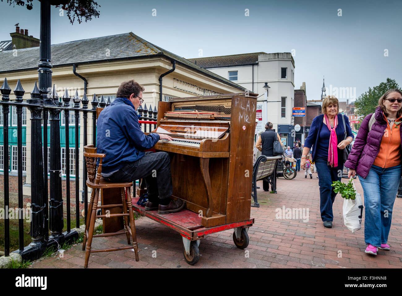 Street Piano High Resolution Stock Photography and Images - Alamy