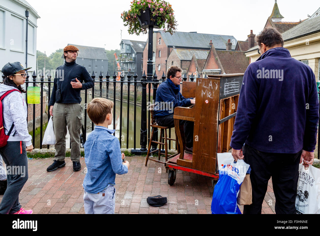 Street Piano High Resolution Stock Photography and Images - Alamy
