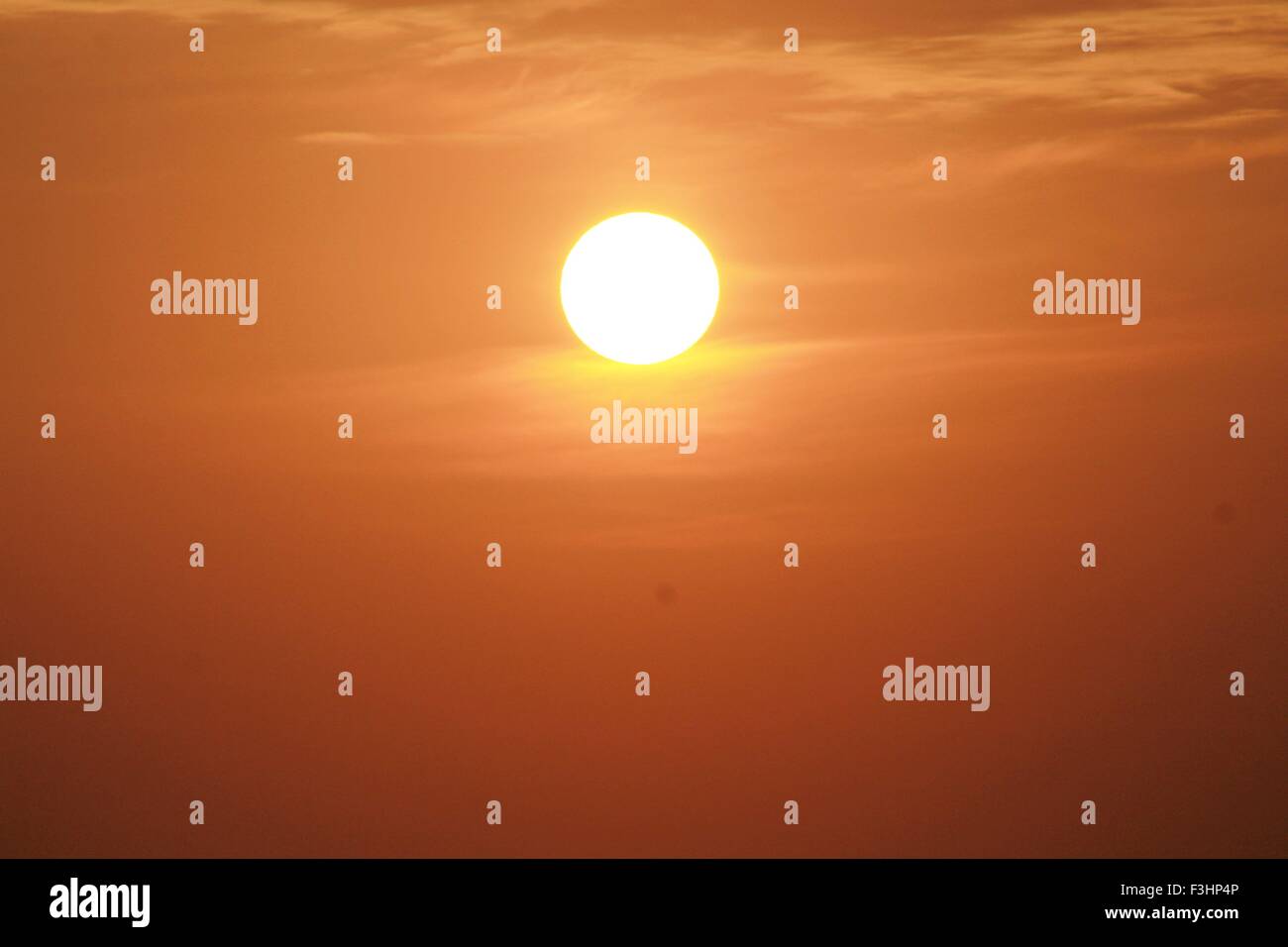 Sunrise red sun hi-res stock photography and images - Alamy