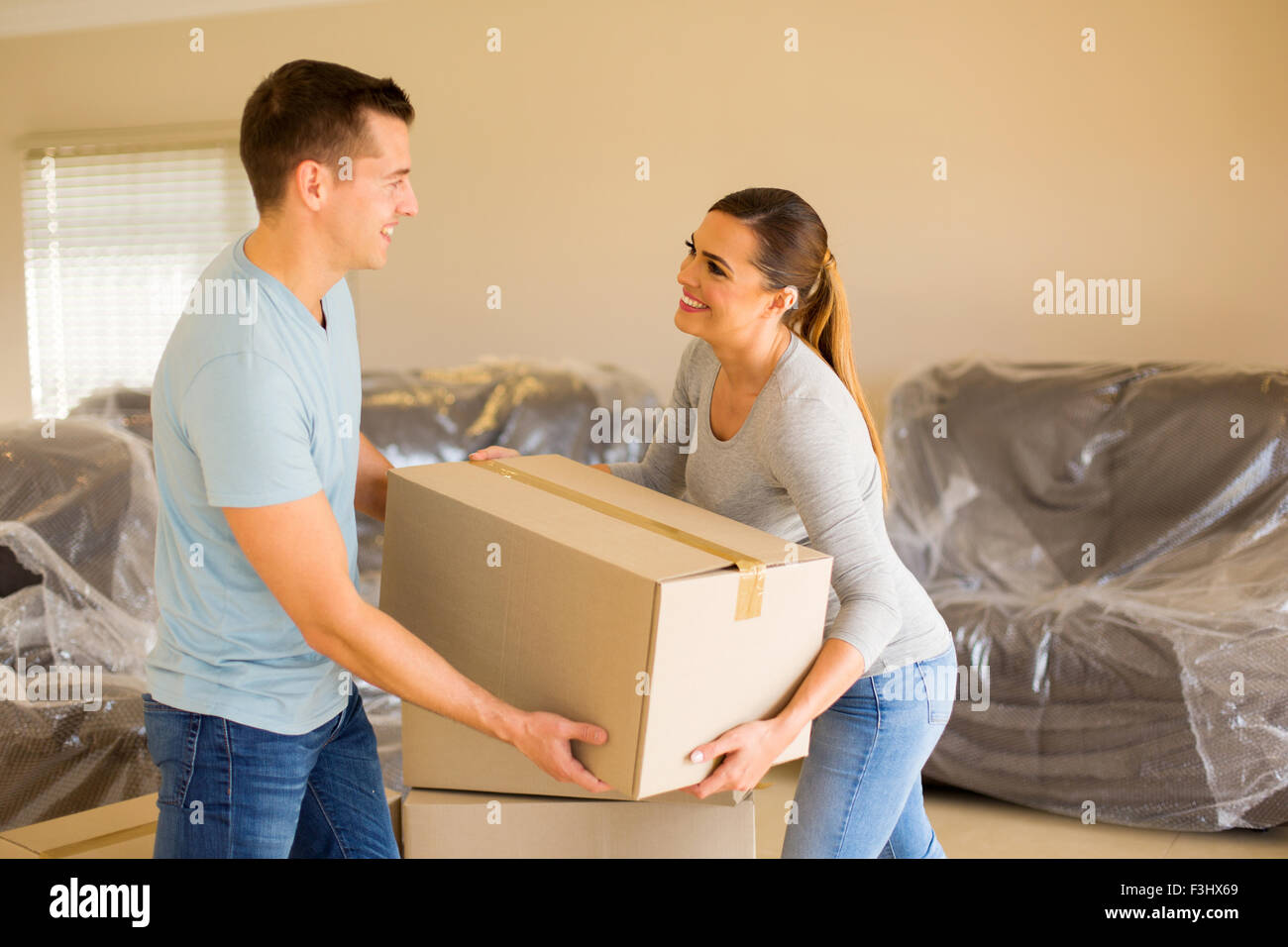 Moving to a new house hi-res stock photography and images - Alamy