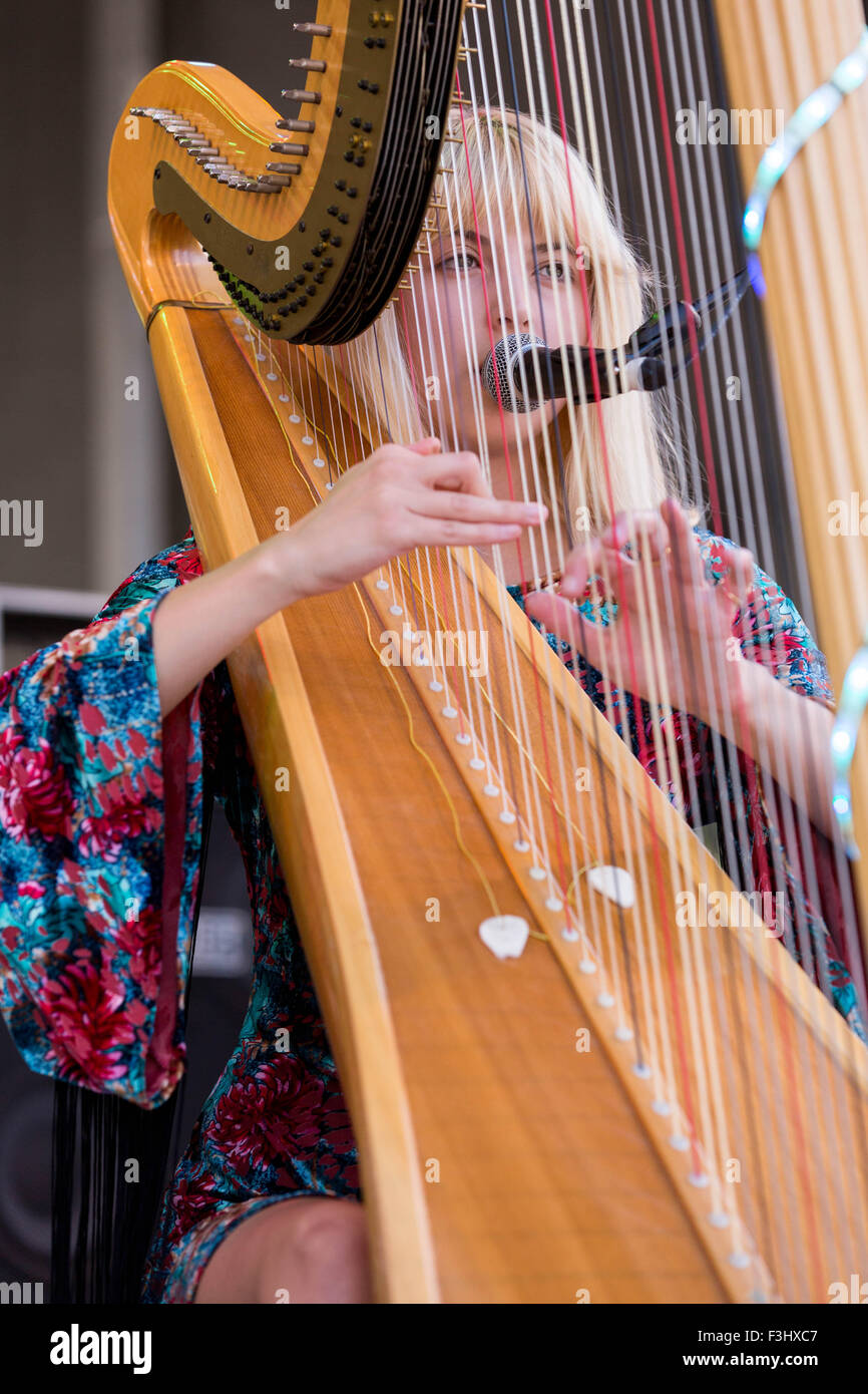 Mikaela davis singer hi-res stock photography and images - Alamy