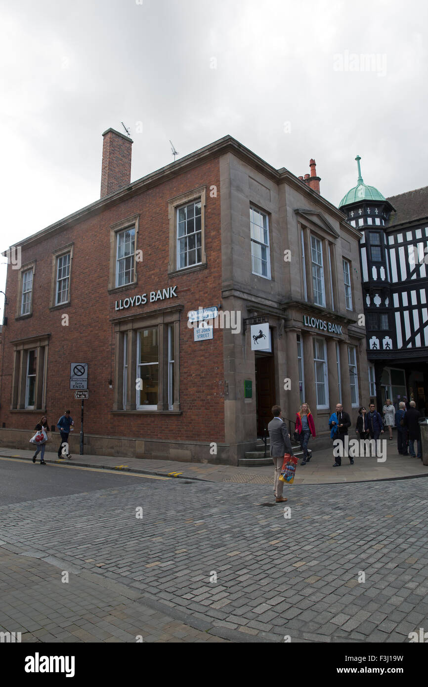 Lloyds bank in Chester Stock Photo - Alamy