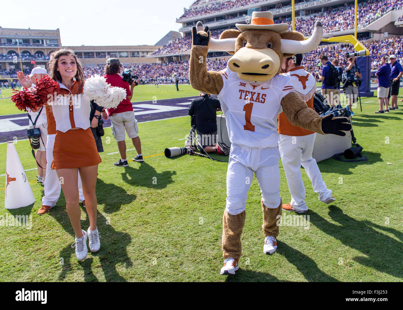October 3rd, 2015:.Texas Cheer Team & Texas Longhorn Mascot, Hookem ...