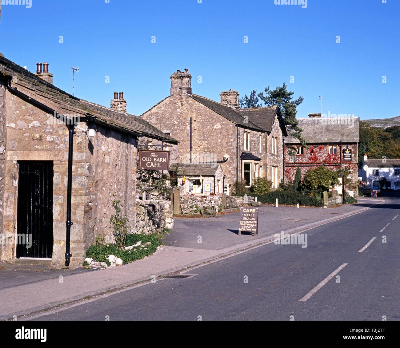 Cafe and pub in the village centre, Malham, Yorkshire Dales, England ...