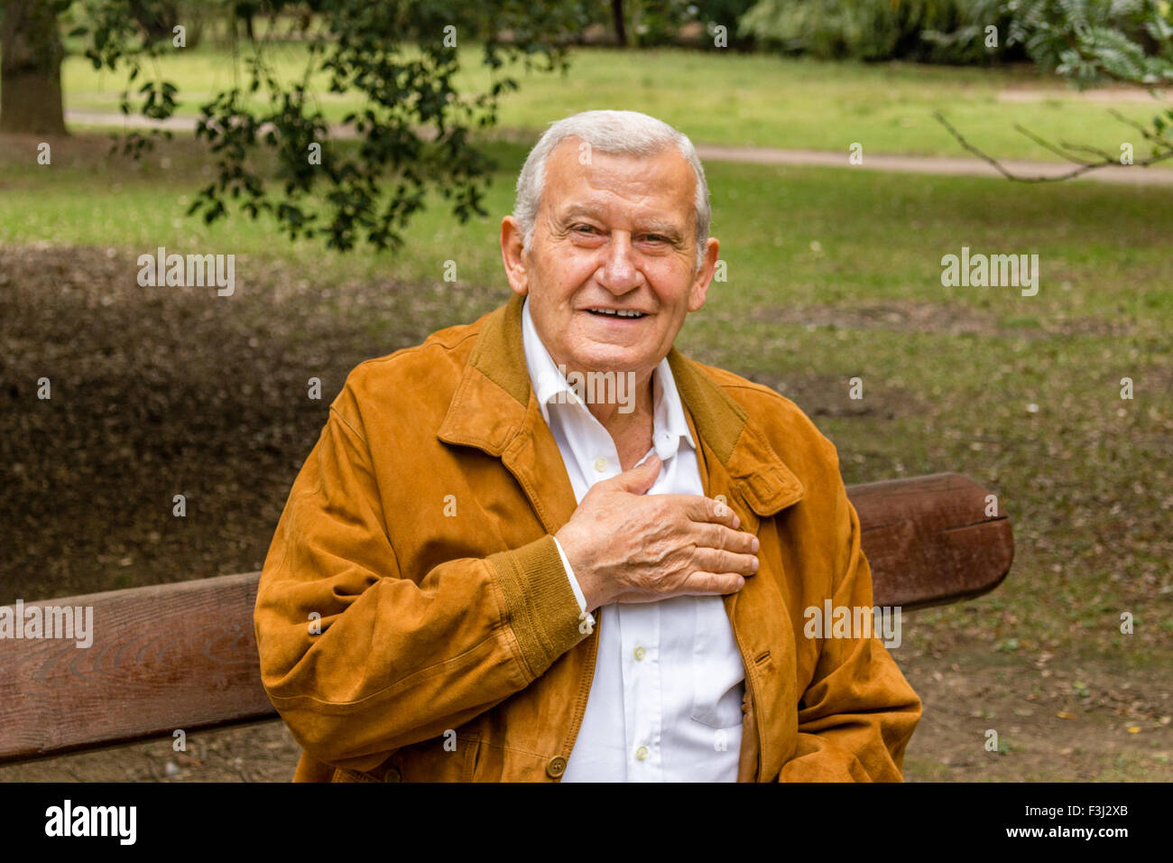 Hand keeping a heart hi-res stock photography and images - Alamy