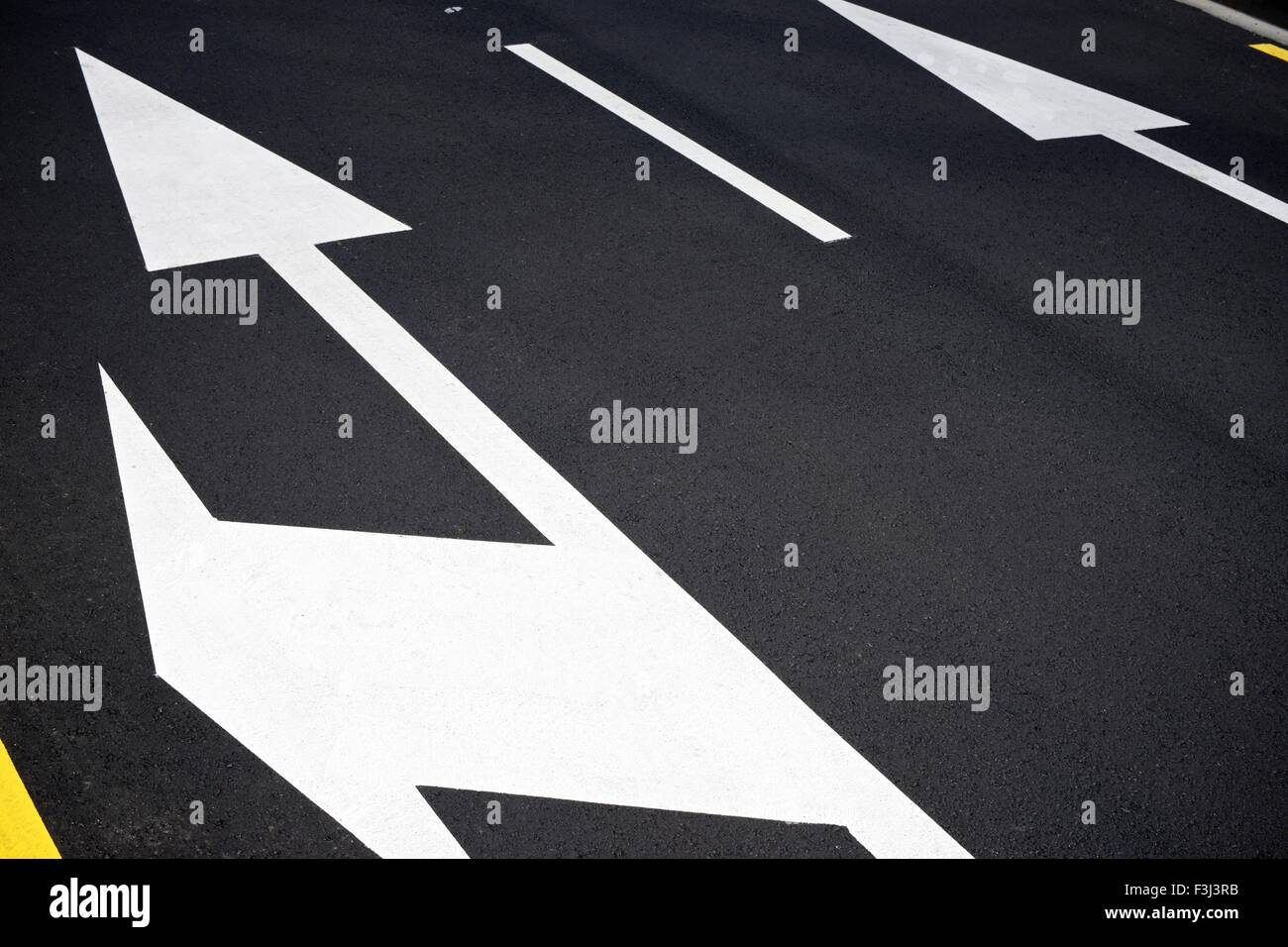 Compass sign line hi-res stock photography and images - Alamy