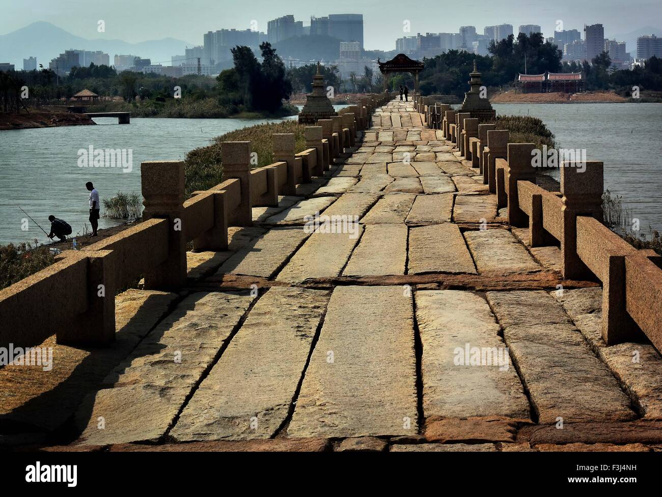 Stone beam hi-res stock photography and images - Alamy