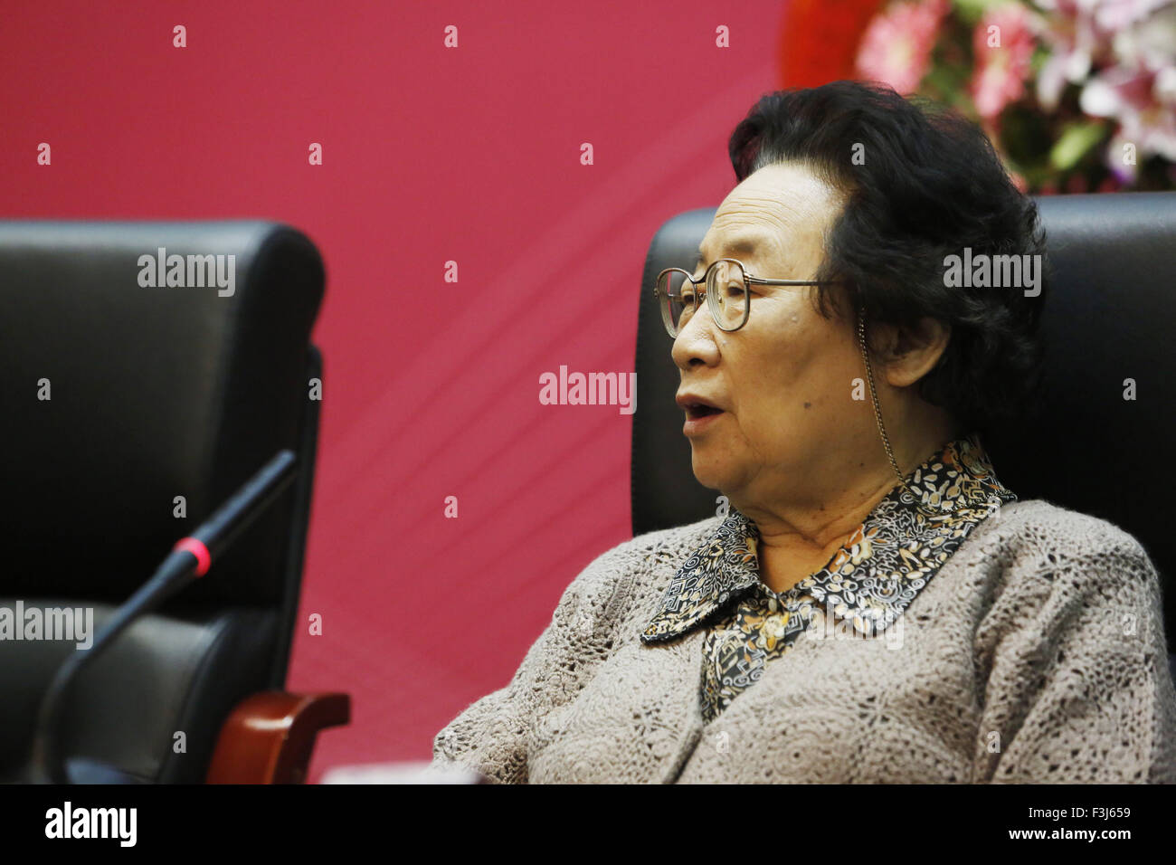2015 youyou tu nobel hi-res stock photography and images - Alamy