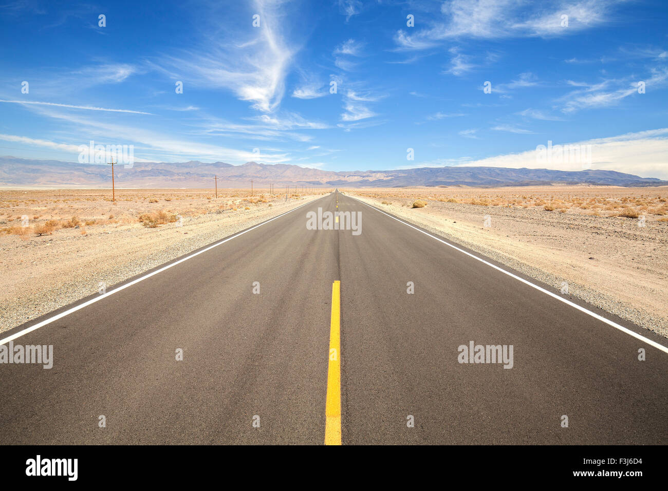Highway in country hi-res stock photography and images - Alamy