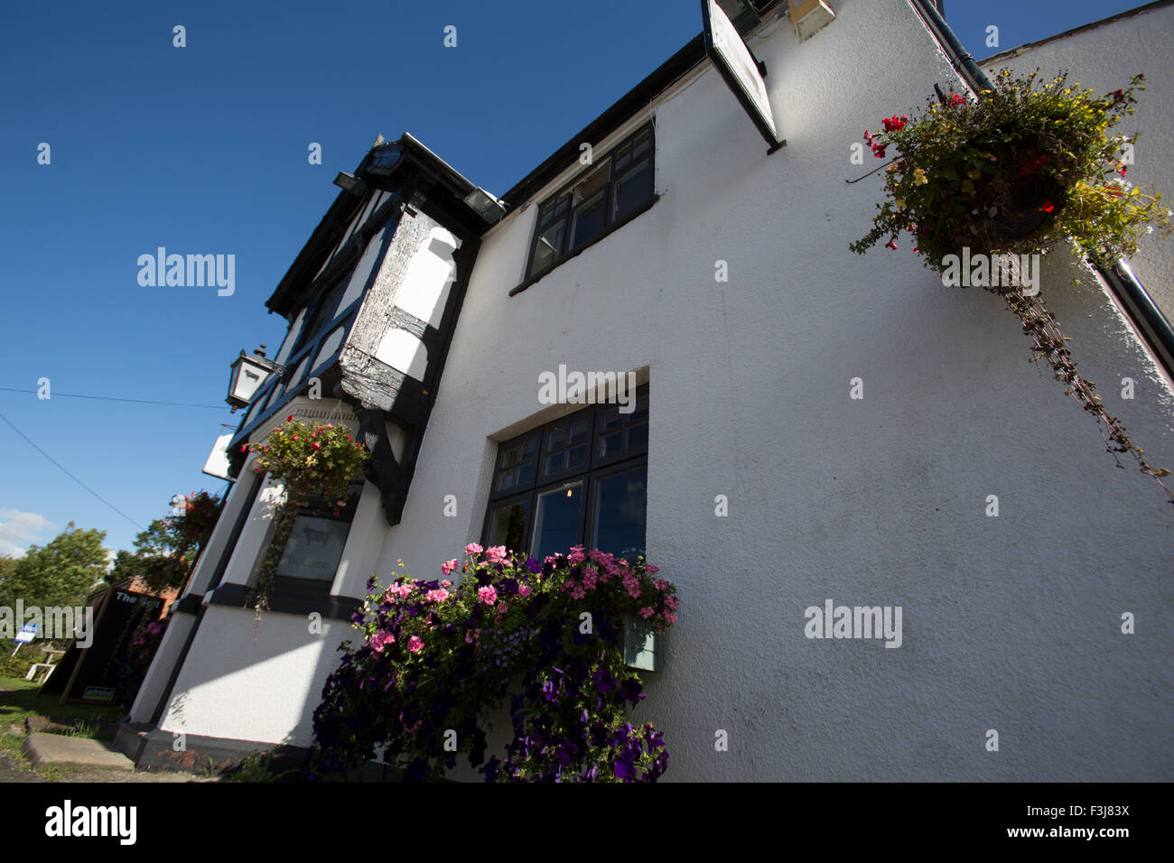 Village of Shocklach, Cheshire, England. Picturesque view of Shocklach ...