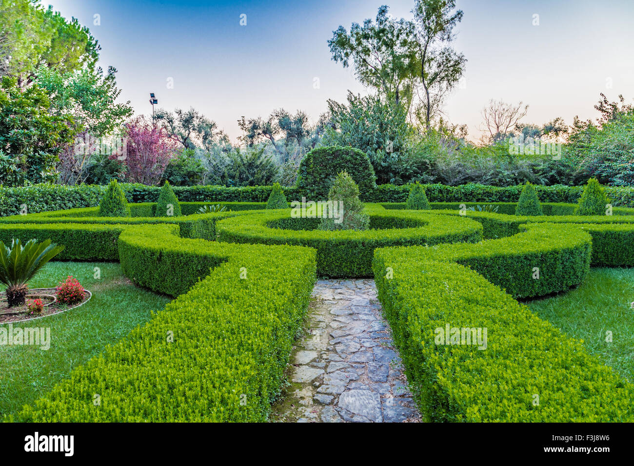 Italian garden topiary hi-res stock photography and images - Alamy