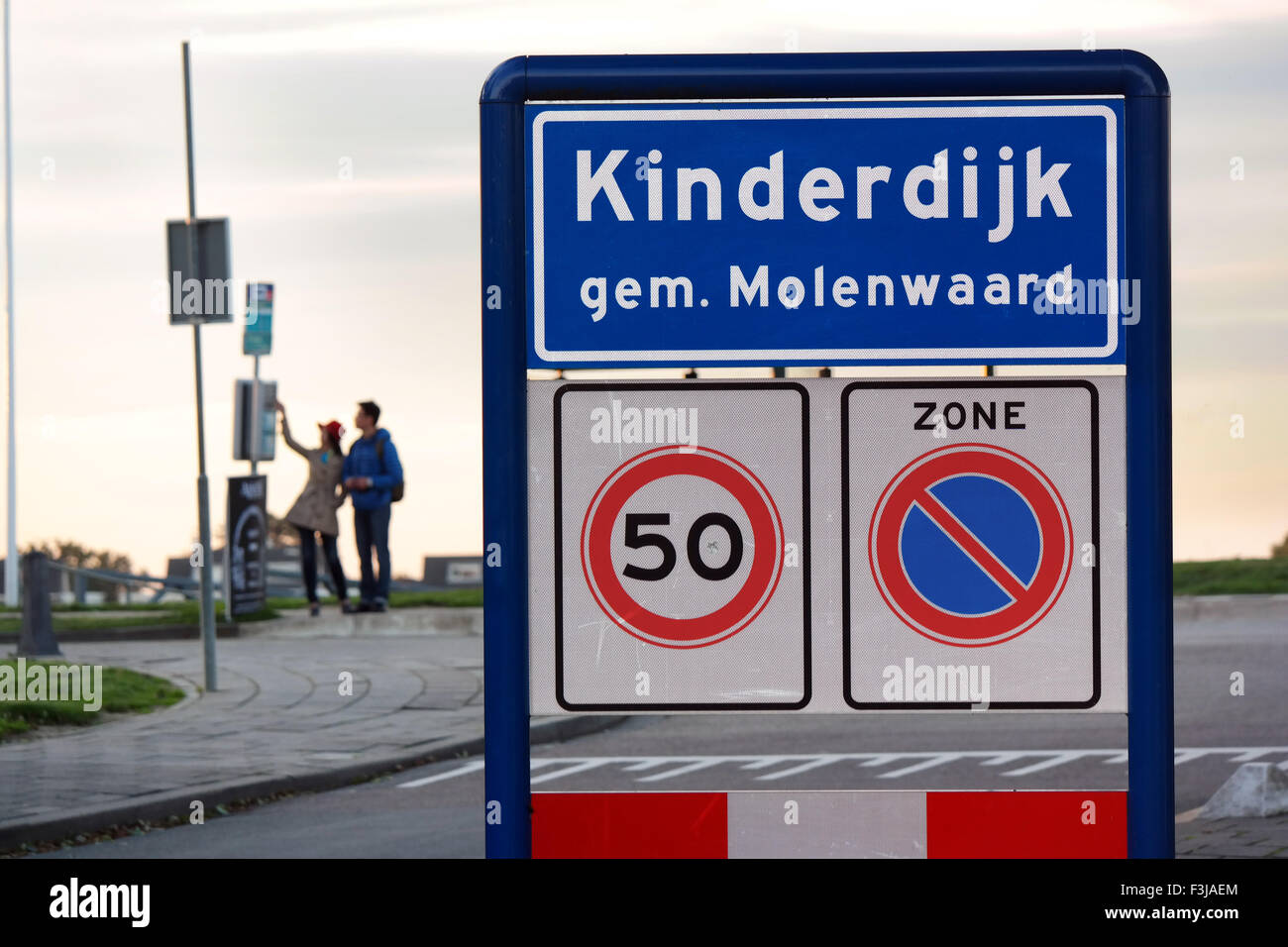 Stop sign chinese hi-res stock photography and images - Alamy