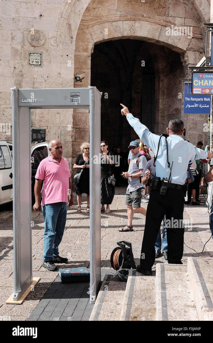 Jerusalem, Israel. 8th October, 2015. Police install a metal detector ...