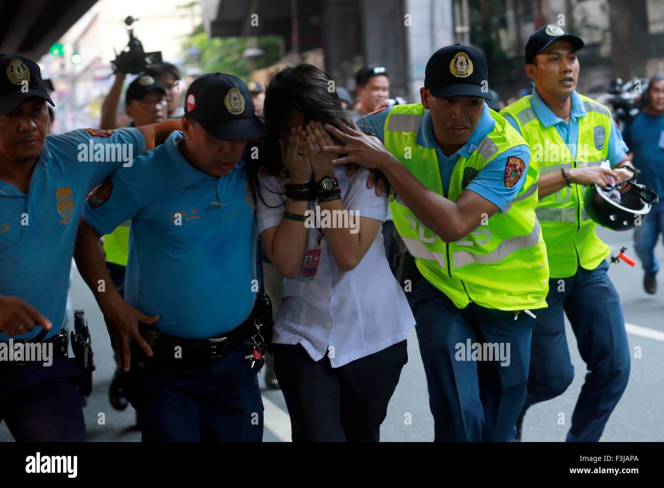 Manila, Philippines. 8th Oct, 2015. Policemen rescue a student after a ...