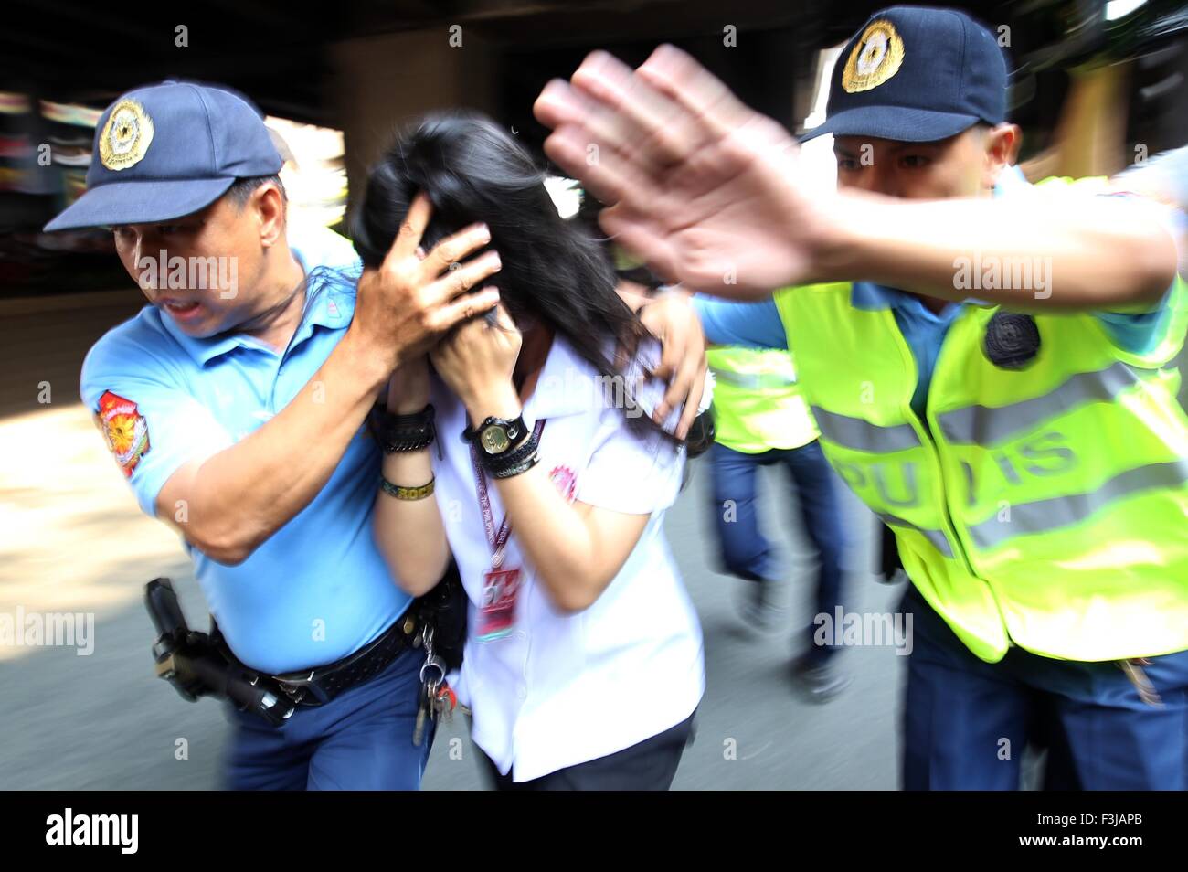 Manila, Philippines. 8th Oct, 2015. Policemen rescue a student after a ...