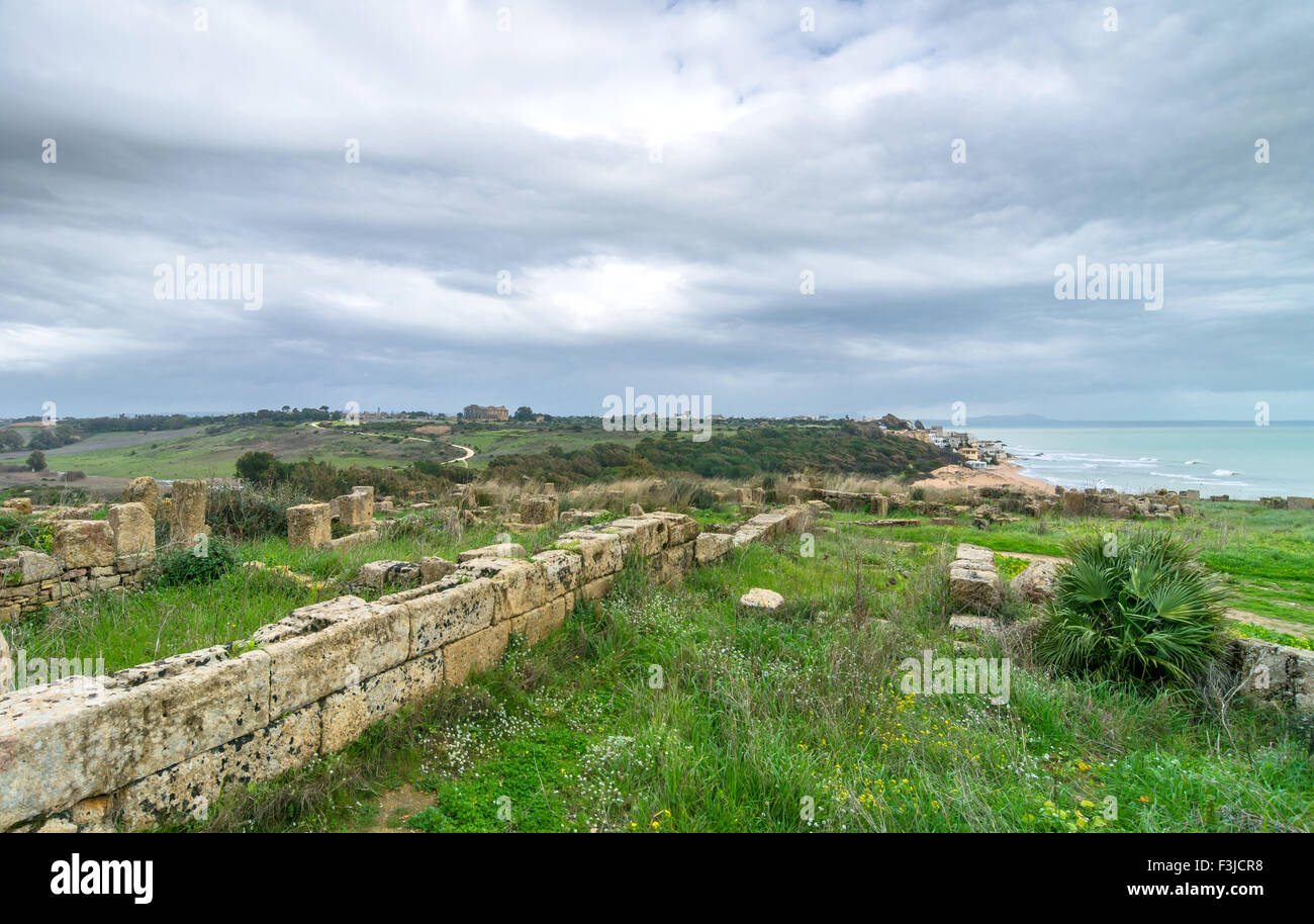 Sicily selinunte in archaeological hi-res stock photography and images ...